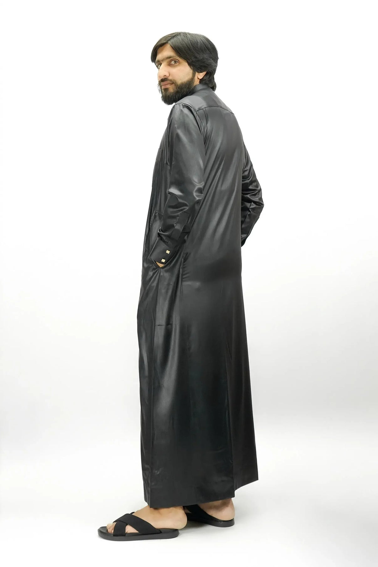 Black Luxury Thobe With Premium Buttons – almanaar Islamic Store